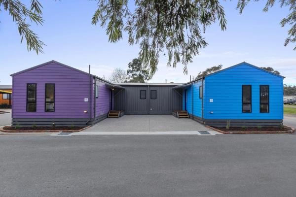 Family Cabin (Sleeps 5) - Bendigo