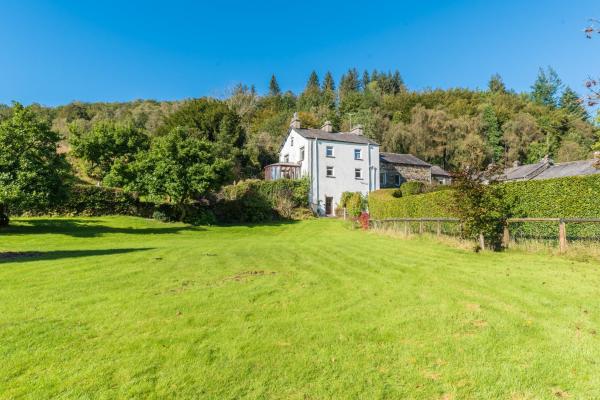 Lakeland Farmhouse With An Acre Of Gardens, Games Room And Free Parking - Coniston