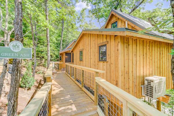 The Hickory In Treehouse Grove At Norton Creek - Gatlinburg, TN