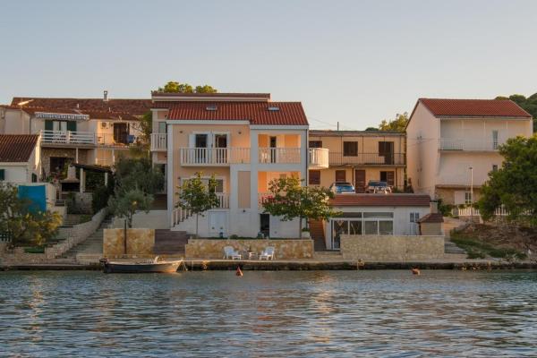 Seaside House For Families With Children Rogoznica - 22156 - Rogoznica