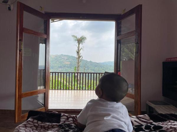 Naisarga Hill View - 코다구