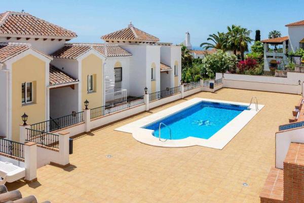 Apartamento 2 Dormitorios Con Vistas A La Piscina - Nerja