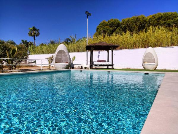 30 People, Pool, Disco,10 Min Beach - Alicante