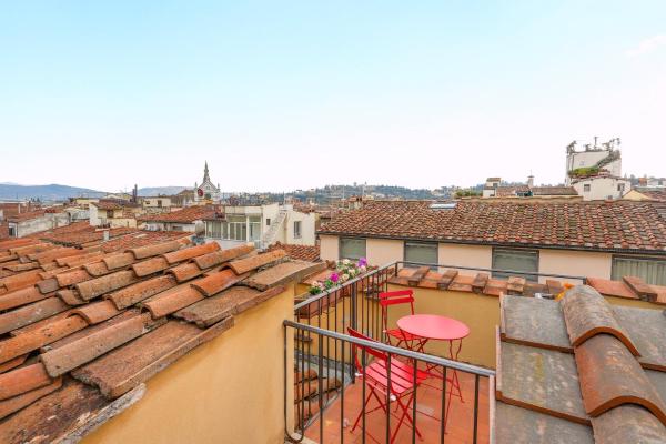 Palazzo Borghese Apartment With Panoramic Terrace - Florence