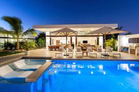 Top Rated Private Villa With Pool, Beach Access, Resort Amenities - White Villas V10 - Turks and Caicos Islands