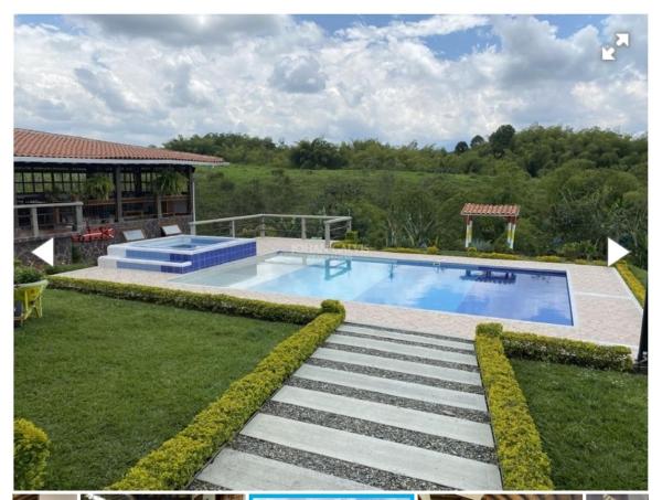 Alojamiento En Finca Para 24 - Quindío