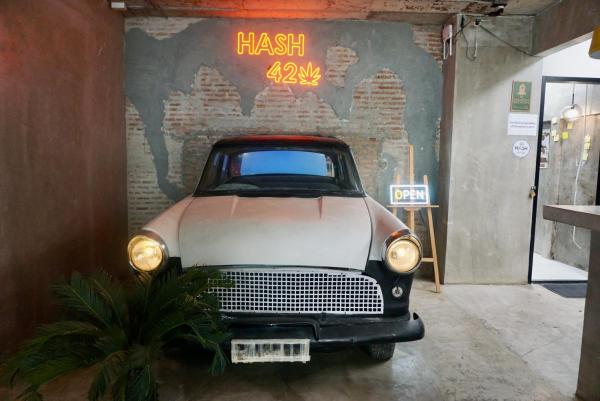 Silom Soi 3 Hash Apartment Hip And Funky With Rooftop View - Bang Rak