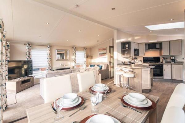 Woodland Jewel Lodge With Hot Tub - Pocklington
