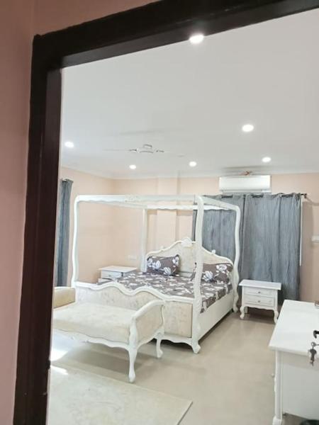 4-bedroom Elegant And Spacious Ac Apartment Only For Families, Prime Location, Just 100m From Main Road! - Hyderabad