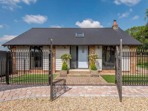 Romantic Cottage For 2 With Hot Tub - Wimborne Minster