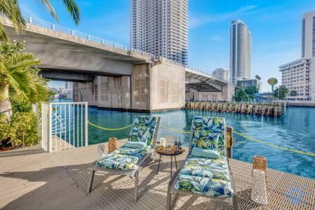 Apartment W Balcony Gym Near Beach - Hallandale Beach, FL