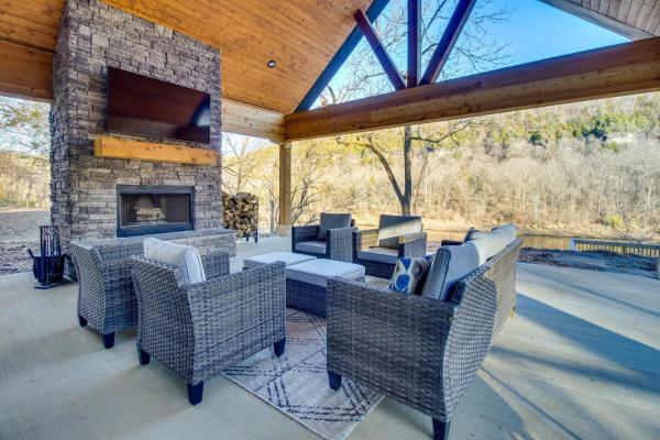 Waterfront Flippin Retreat W/ White River Access! - Bull Shoals, AR