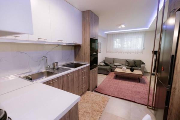 Suzana's Urban Apartment - Thessaloniki Airport Makedonia (SKG)