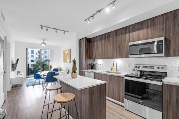 Sleek Doral Retreat 1 Bed Oasis With Free Parking - Aeropuerto Internacional de Miami (MIA)