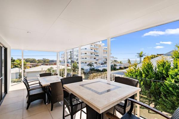 Unit 2 Tomaree Road 16 Upstairs - Shoal Bay