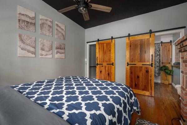 Johns Hopkins Historic Renovated Home - Fells Point! - Dundalk, MD
