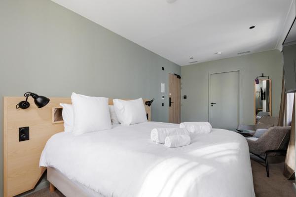 Hôtel Des Sept - Entrée Autonome, Réception En Ligne - Encore Mieux - Orléans
