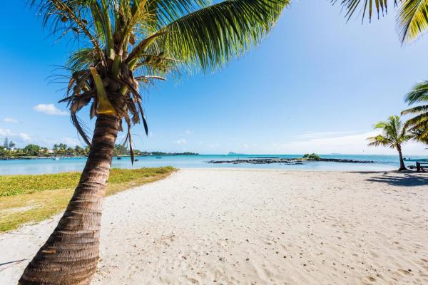 Quaint 4-bedroom Beach Villa In A Fishing Village - Mauritius