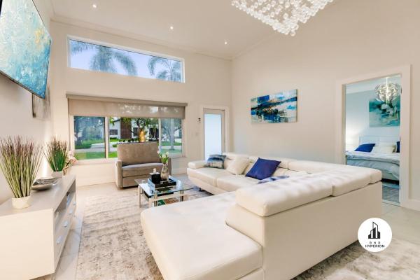 Uhost Ai - Luxurious 5b Home W Pool & Lounge - Dania Beach, FL