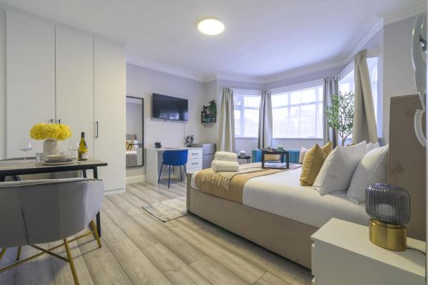 12 Elmwood - Brentford