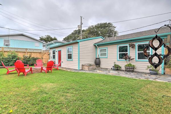 Galveston Group Getaway With Private Yard And Fire Pit - Galveston Island, TX