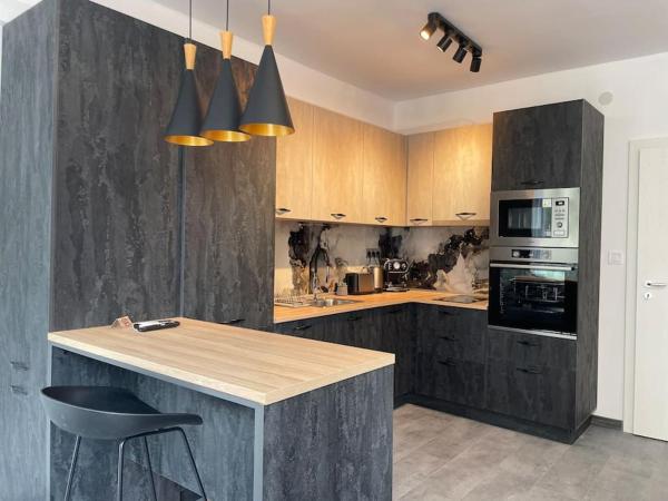 3 Br Apt, Spacious, Near South Park - Sofya