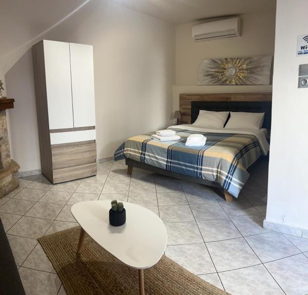 Garden Square Inn - Milos