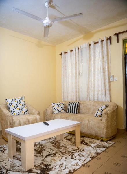 Clarine Cozy Holiday Home - Kenya