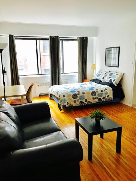 Stylish Montreal Apartment: Comfortable Stay In The Golden Square Mile - Montreal
