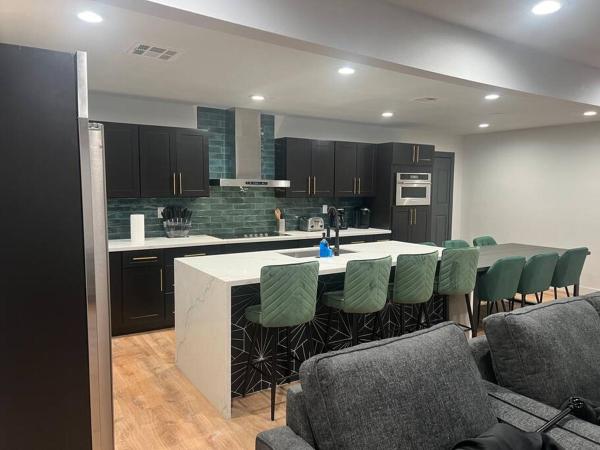 The Peacock Villa - 8 Bdr 4 Bth 14 Bds - North Las Vegas, NV