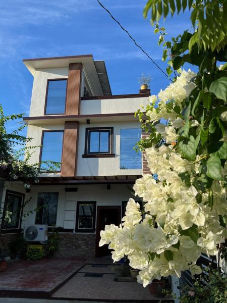 Cheerful 2 Bedroom Vacation Home W/ Free Parking - Alaminos