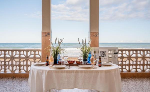 Beachfront House - Oliva