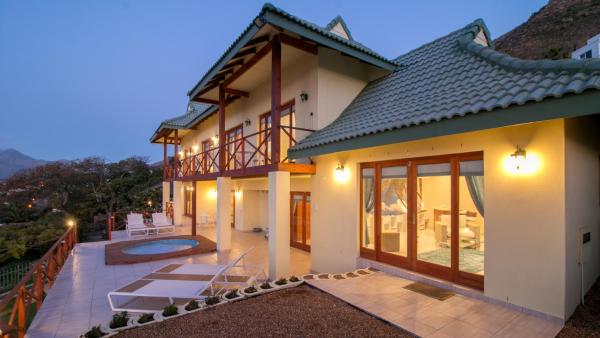 Le Gaulois Luxury Apartments, Sleeps 2, Sea Views -