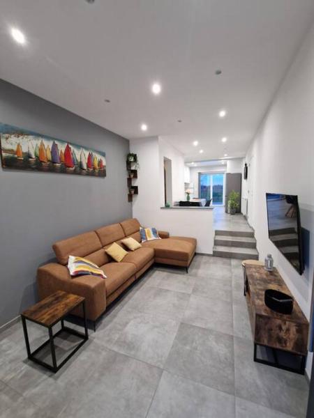 Charmante Maison 2 Chambres, Entièrement Rénovée - Verlaine