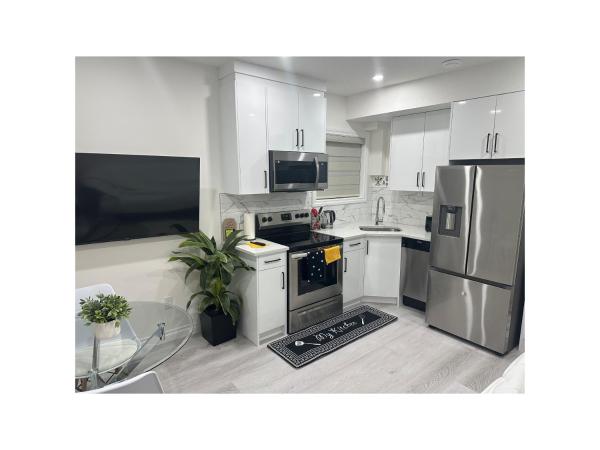 Award Winning Boho Paradise Sunlit Modern Suite - Calgary