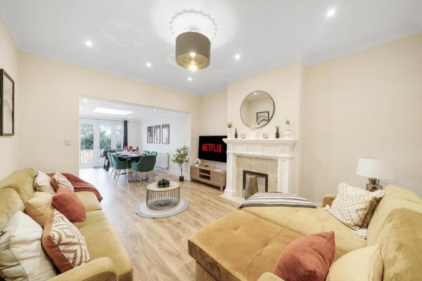 Luxurious House In Wembley - Garden - Harrow