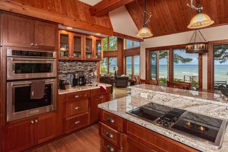 Lake Superior Cabin With Fireplace Snowmobile Trails - Michigan