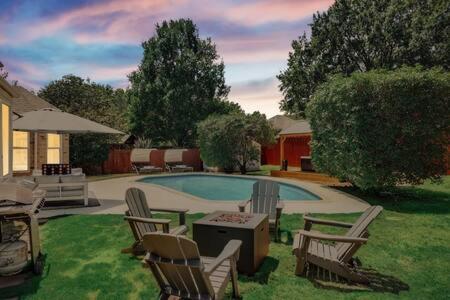 Luxury Escape Home With Pool Spa Game Room - 플라워 마운드
