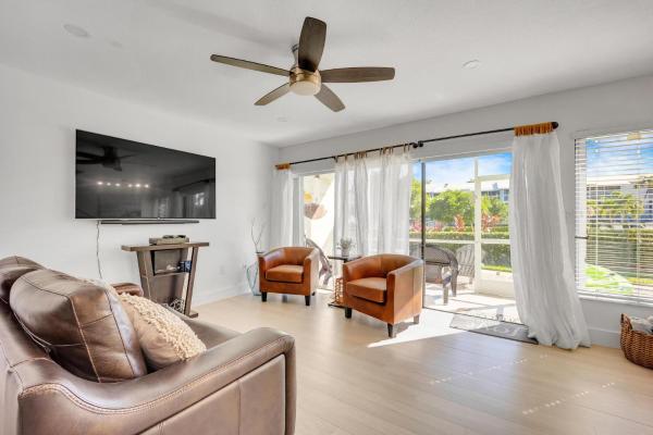 Overlooking Lagoon And Pool-free Golf Cart-kayaks - Key Largo