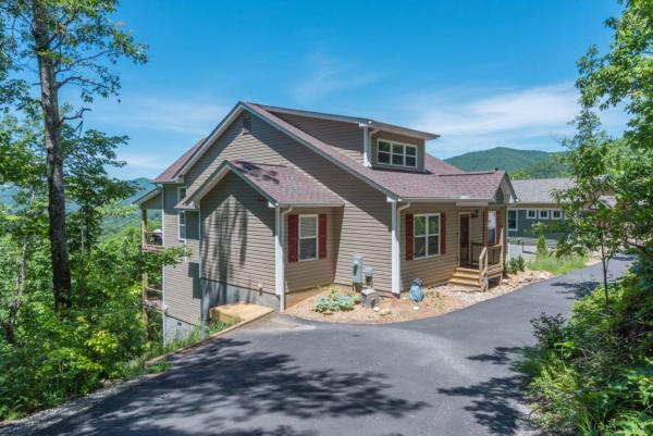 Almost Bearadise Brand New 5 Bedroom Home With Views - Black Mountain, NC