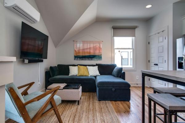 Modern East Nashville Gem, Walk To Local Favorites, Cozy Den, Workspace & Smart Tvs, Fully Equipped Kitchen, Garage & Fast Wifi, Near Mas Tacos, Rosepepper & Five Points, 10 Min To Broadway & Nissan Stadium, 24 Hr Hospitality - Tennessee