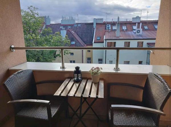 Cozy Rooftop With Balcony - Prága