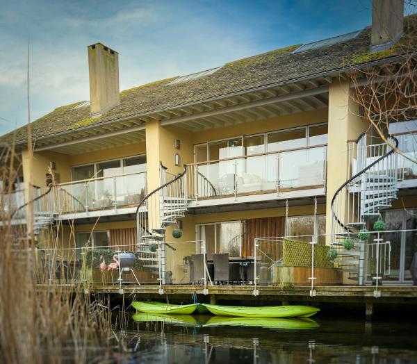 Eider Cottage Lower Mill Estate Lakeside Escape With Spa Access - Wiltshire