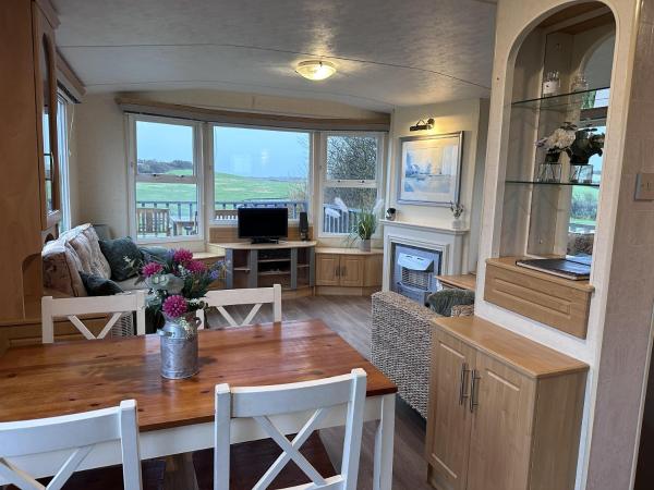 Captivating 2-bed Static Caravan In Holyhead - Anglesey