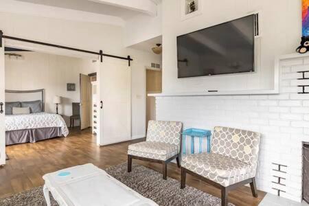 Black Bear Haven Hot Tub Pool Table Bbq Darts - Oakhurst, CA