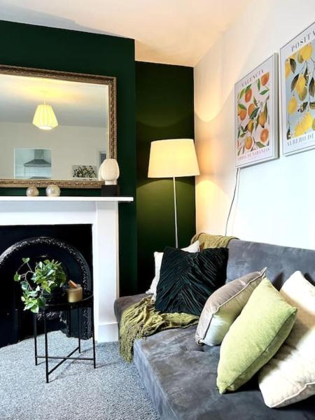 Green Suite - Central Reading - Relocators - Work - Reading