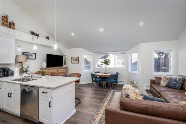 Newly Remodeled 2nd Floor Lulu City Condo - Silverton, CO