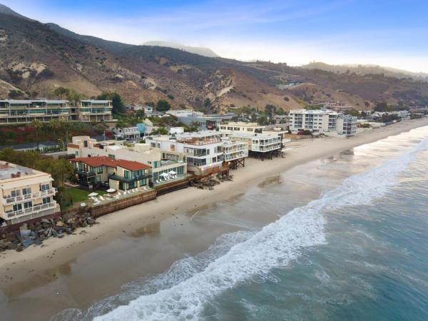 Malibu Sand Carbon Beach Suites - Calabasas, CA