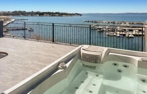 Amazing Apartment In Petrcane With Wifi - Nin