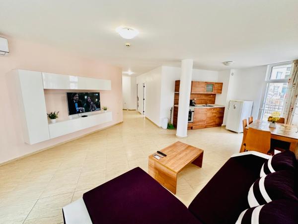 Charming 2-bed Flat With Pool View In Sunny Beach, Bulgaria - Nesebar